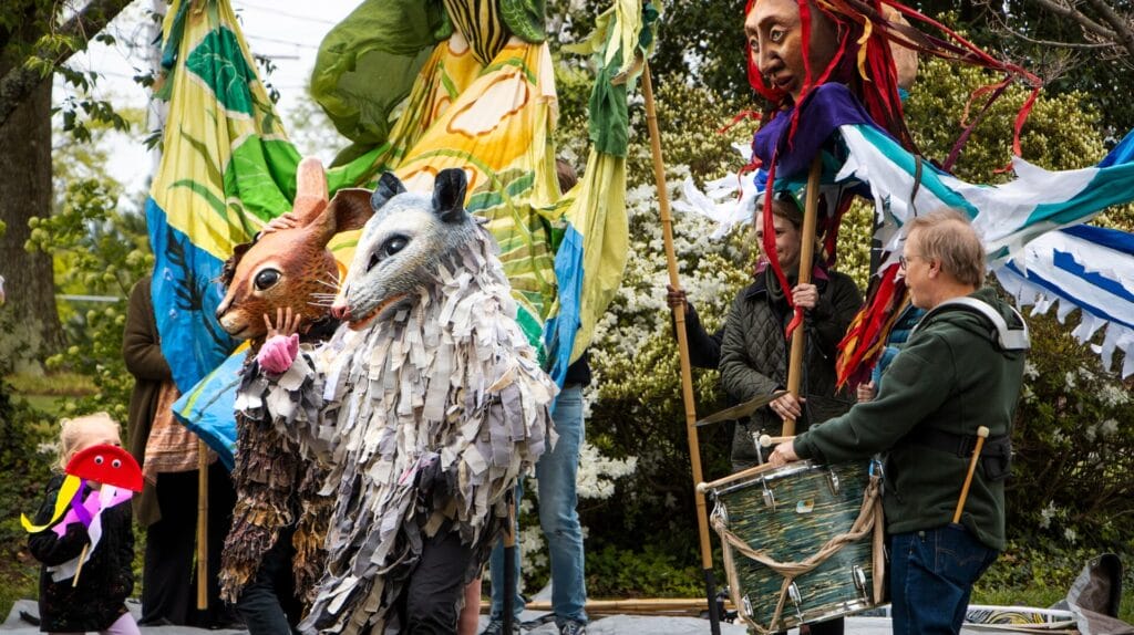 Puppet-themed Family Day brings crowd to Art Garden for giant puppet ...